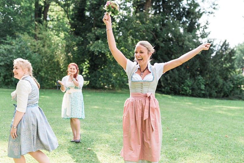 Hochzeitsfotograf München • Hochzeit in Tracht im Standesamt Ismaning