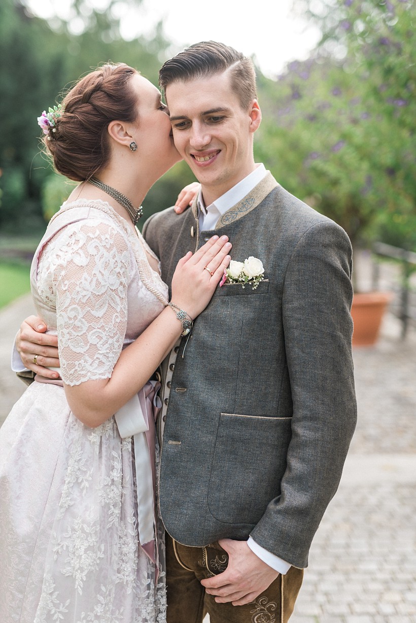Hochzeitsfotograf München • Hochzeit in Tracht im Standesamt Ismaning